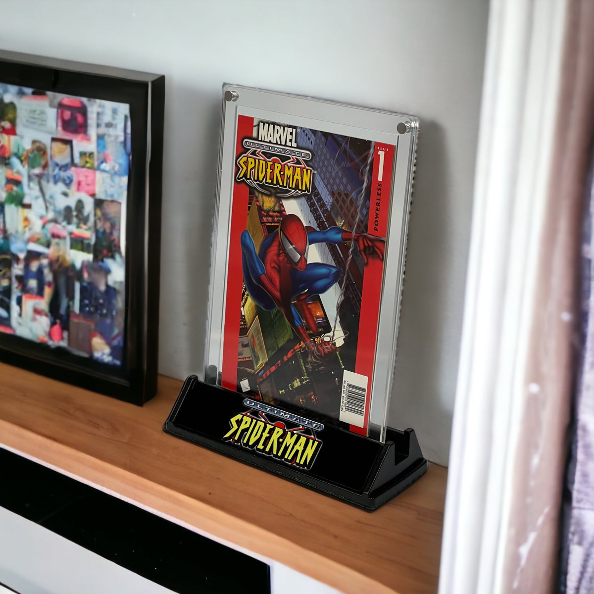 Ultimate Spider-Man Comic Stand – Red Wolf Collectibles