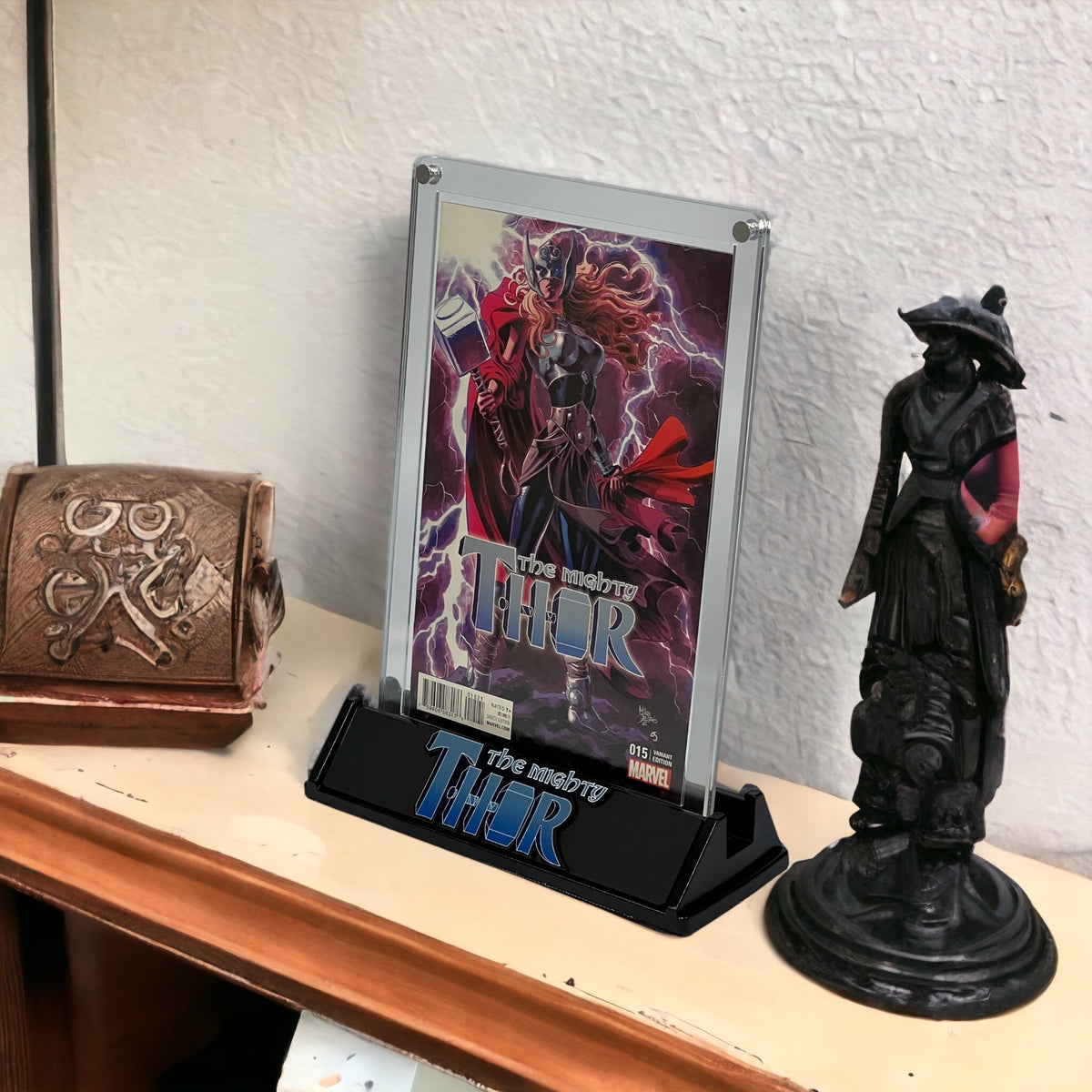 Mighty Thor Comic Stand – Red Wolf Collectibles